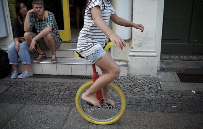 How to Teach Unicycling to Beginners: Tips for Instructors